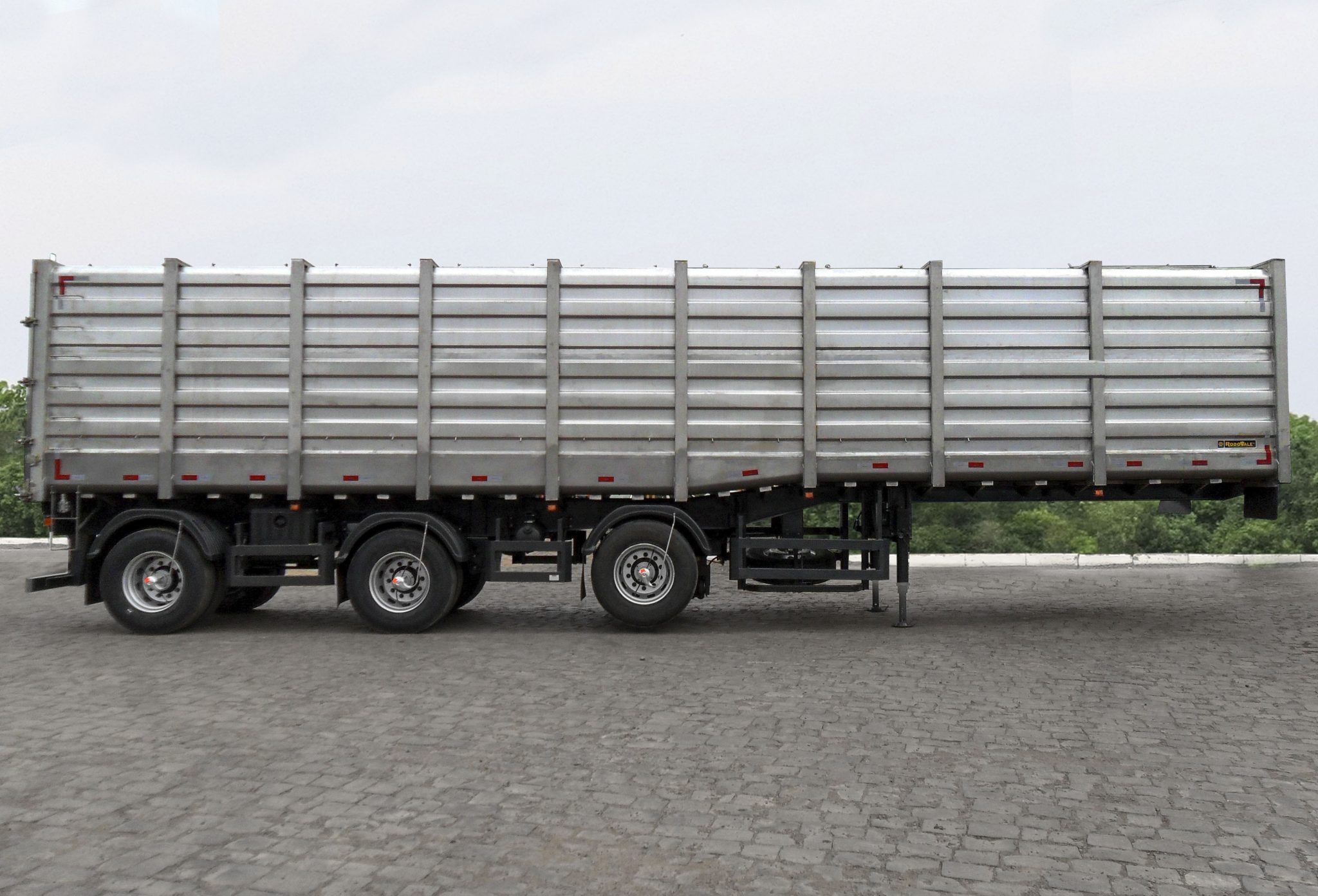 Qual a diferença entre reboque e semirreboque? - RGR Pneumáticos